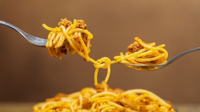 Debunking Myths: Is it illegal to break spaghetti in half in italy ...